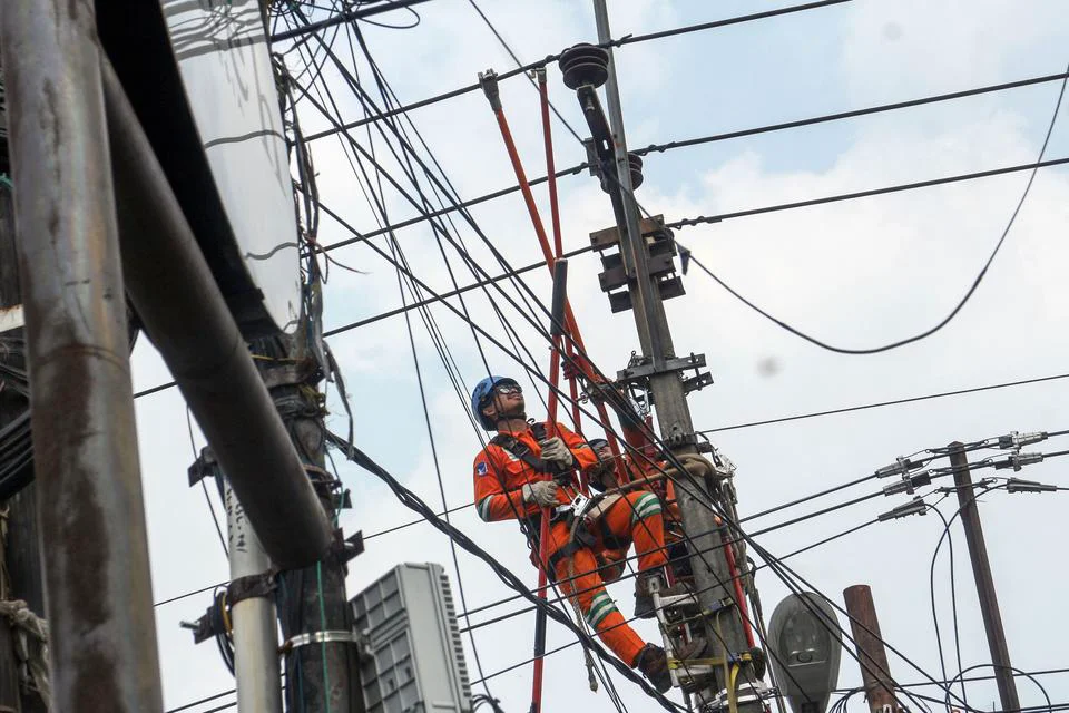 PLN Fokus pada Listrik Desa dan Program Strategis 2025 - Mahakama
